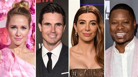 Anna Camp Robbie Amell Join Netflix Comedy Desperados