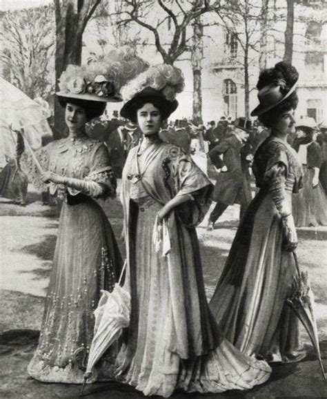 Gibson Girls The Gibson Girl Was The Personification Of The Feminine