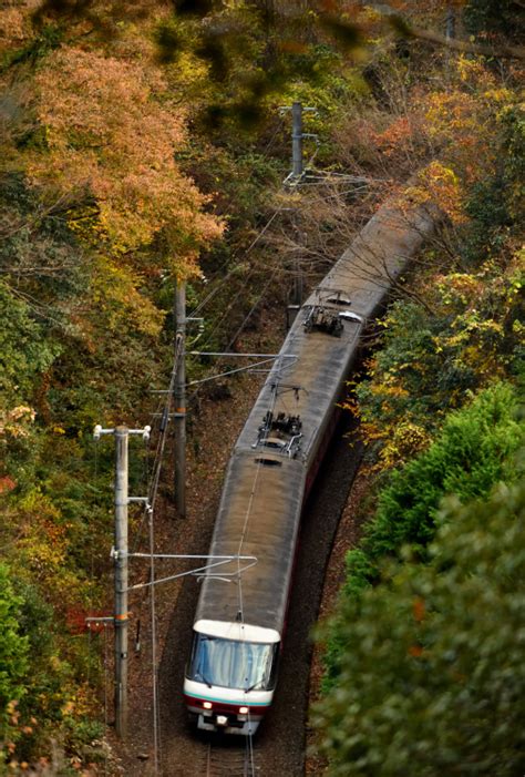 鉄道定番紀行 伯備線の紅葉の阿哲峡を行くキハ120ローカル列車他布原備中神代