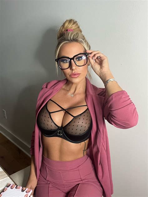 Kindly Myers On Twitter Looking For A Sexy Secretary Check Out My