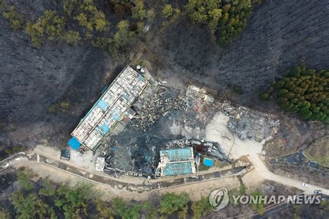 산불로 전소된 공장 연합뉴스