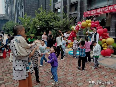 邻里齐聚话中秋 老少同乐迎国庆 表演 活动 社区