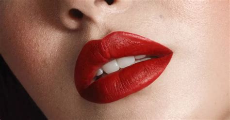 How To Pick The Right Red Lipstick To Wear On Christmas Day According