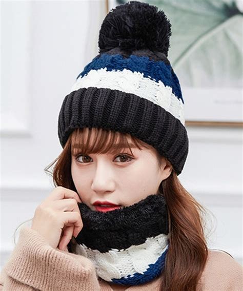 Day Closet（デイ クローゼット）の「レディース ボーダー柄マルチカラーボンボン付きニット帽スヌード 2点セット（ニットキャップ