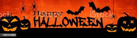 할로윈 배경 배너 넓은 파노라마 파노라마 템플릿 어두운 오렌지색 밤 질감에 고립 된 무서운 새겨진 빛나는 만화 호박 박쥐 및 거미의 실루엣 10월에 대한 스톡 사진 및 기타