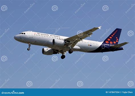 Un Avion Des Lignes a riennes De Bruxelles Image stock éditorial