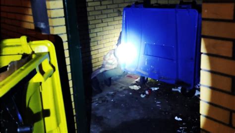 55 Latek Spał W Wiacie śmietnikowej Pomogli Mu Policjanci Suwałki