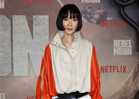 Outfit Of The Week Doona Bae In And Out Of Character At The Premiere Of Zack Snyders Rebel