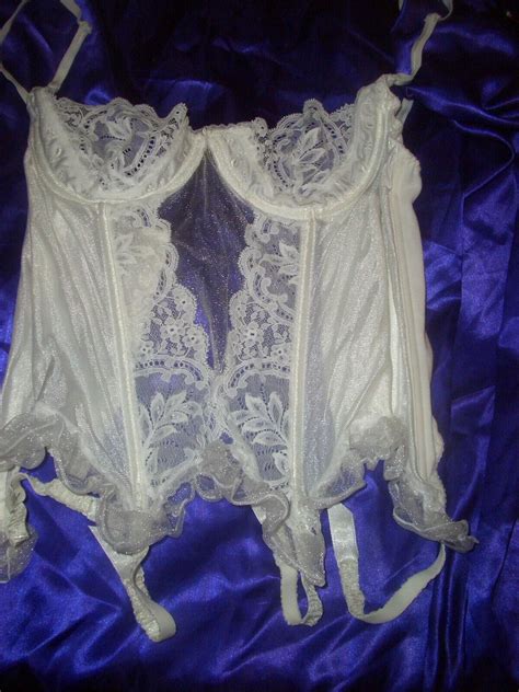 Traumhafte Sissy Straps Nylon Mieder Corsage 75 B Weiß Rüschen Spitze