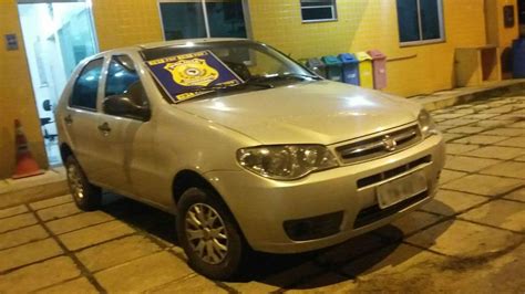 Carro roubado no Rio de Janeiro seria entregue em Muriaé