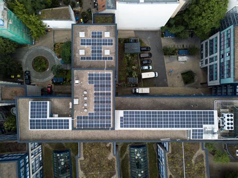 Ventajas De Instalar Paneles Solares En Un Edificio Andamios Sermaco