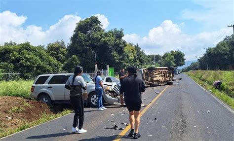 Una Muerta Y 4 Heridos Deja Volcadura En La Uruapan San Juan Nuevo