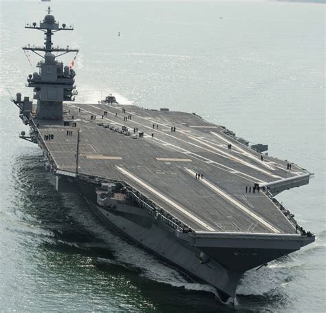图鉴第三代核动力航空母舰 福特号飞行甲板特写 尼米兹级