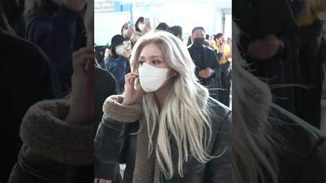 전소미 Jeon Somi 금발머리 휘날리며 오사카를 향해 출발~ 전소미 소미 Jeonsomi 2022mama Mama 출국 아이오아이 Ioi Zum Tv