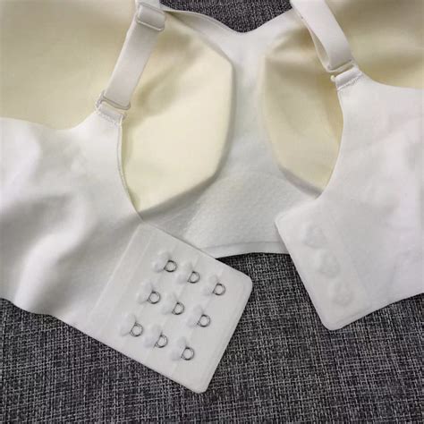 瑕疵问题罩杯发黄乳胶文胸冰丝无痕裸感内衣女式无钢圈美背胸罩批 阿里巴巴
