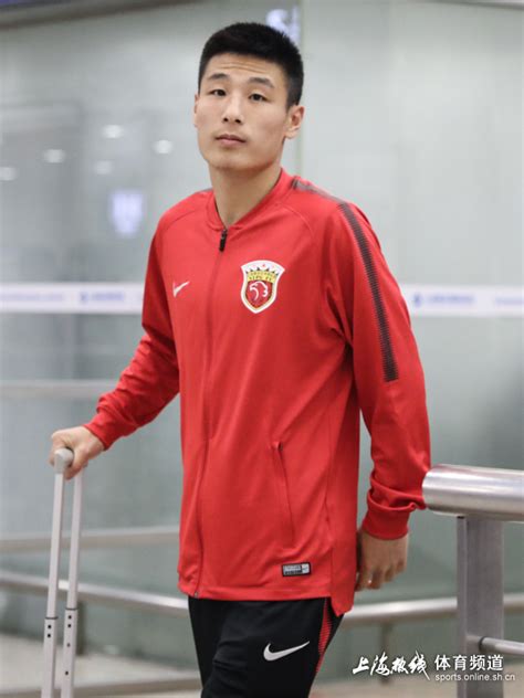 上港返沪难掩疲惫 佩雷拉倦容胡尔克引注目组图——上海热线体育频道