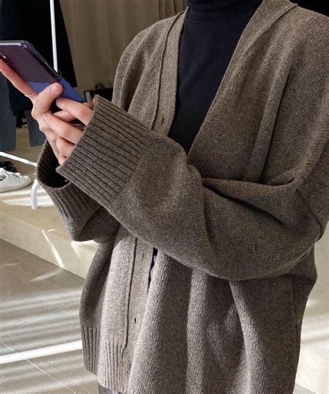 당일배송고퀄리티 보풀 걱정 없는 루즈핏 브이넥 울 가디건 에이블리
