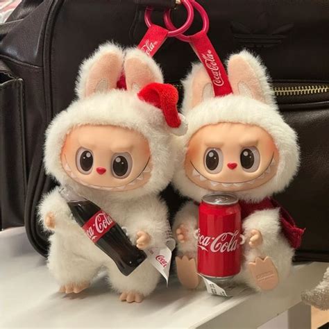 عروسک لبوبو وارداتی مدل کوکاکولا دو طرح نشسته و ایستاده ارسال رایگان