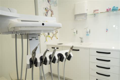 Dantų implantacija kaina