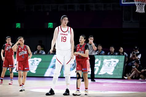 传说比姚明还高的17岁女孩登上国际赛场张子宇征战亚洲杯引发关注 华龙网