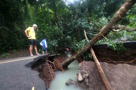 FOTO Jalan Terputus Akibat Bencana Longsor Di Nol Kilometer Sabang
