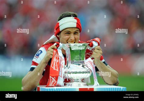 Olivier Giroud Bites Trophy Arsenal Fc V Hull City Fc Wembley Stadium