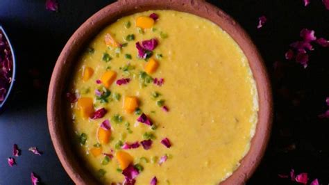 Mango Phirni Recipe শেষবেলায় আমের স্বাদ চেটেপুটে নিতে বানিয়ে ফেলুন