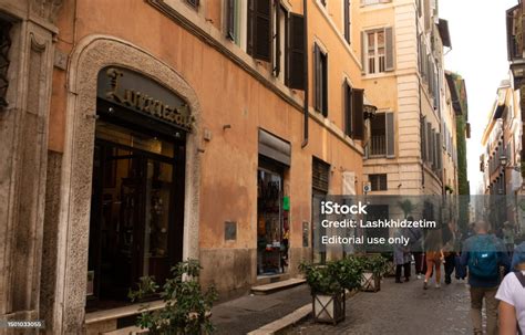 이탈리아 로마의 옛 아늑한 거리의 전망 로마의 건축물과 랜드 마크 로마의 엽서 0명에 대한 스톡 사진 및 기타 이미지 0명 거리 건물 외관 Istock