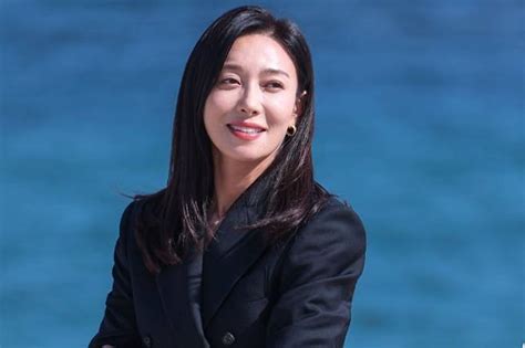 남편을 아들로 오해 받기도 해 7살 연하와 결혼한 미녀 여배우 요즘뭐하니