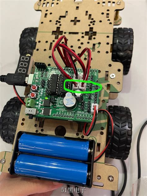 arduino程序 绿色圈的位置 为什么这两个马达不会动 24小时必答区
