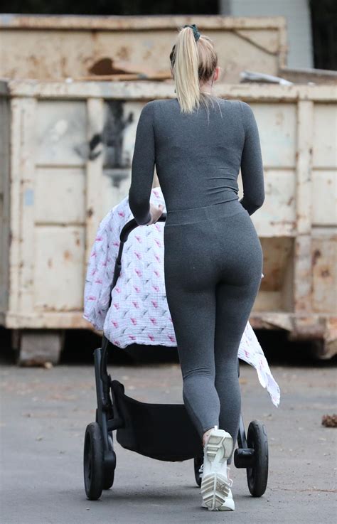 Sophie Turner Model Yoga Pants