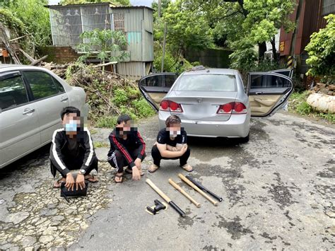 感情糾紛 惡煞持棍棒砸車 中華日報中華新聞雲