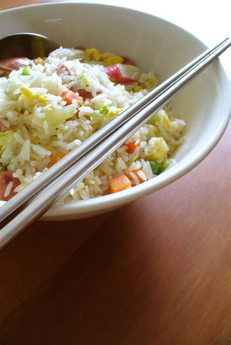 Рецепта за обикновен пържен ориз с наденица кулинарнобг