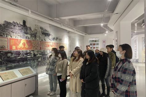 “雷锋精神60年”主题展（十六）播音与主持艺术专业学生第二党支部参观雷锋精神60年特展 新闻与传播学院
