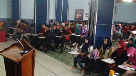 Contoh Cerita Kegiatan Sehari Hari Mahasiswa