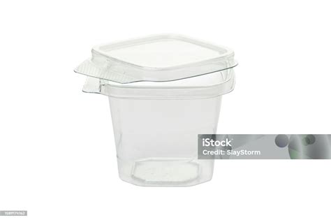 白い背景にプラスチック製のデザートボックス四角い形の使い捨て おやつのストックフォトや画像を多数ご用意 おやつ からっぽ カット