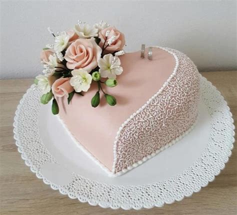Stunning Cakes For Small Weddings Cake Designs Cake Heart Shaped