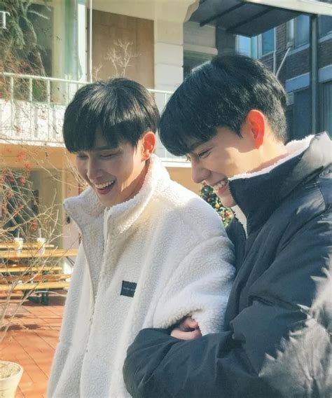 Resmi Tunangan Ini 7 Potret Pasangan Aktor Gay Thailand