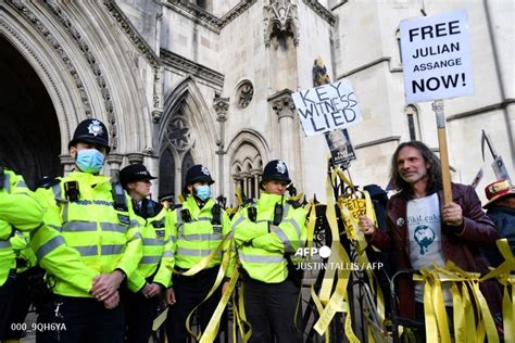 Free Assange Julian Assange Left Trial Early Because Of Ill Health Fip