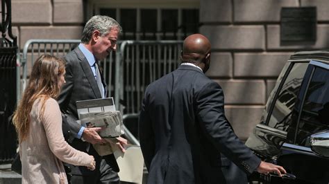 Fire The Officer In The Eric Garner Case De Blasio Falters The New York Times