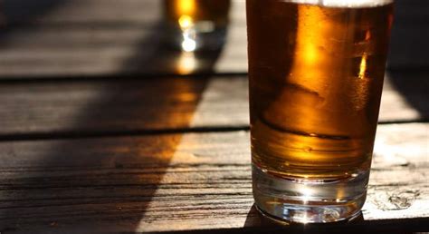 El consumo moderado de alcohol unas dos cervezas causó cáncer a personas
