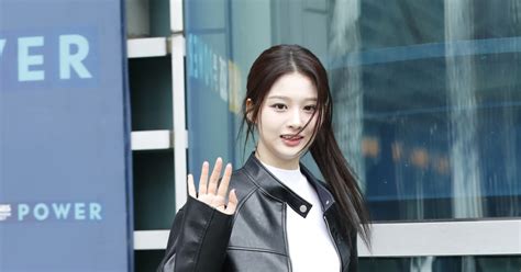 엔믹스 설윤 인형이 따로없네
