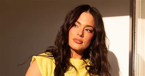 Ashley Graham Στην Κεφαλλονιά το διάσημο Plus Size μοντέλο Δες τις