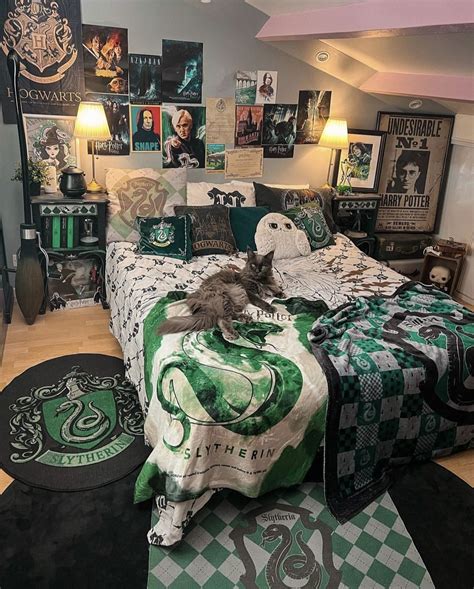 Pin By Tiara Qr On Deco Ideas Harry Potter Room Decor Harry Potter Room Slytherin Room