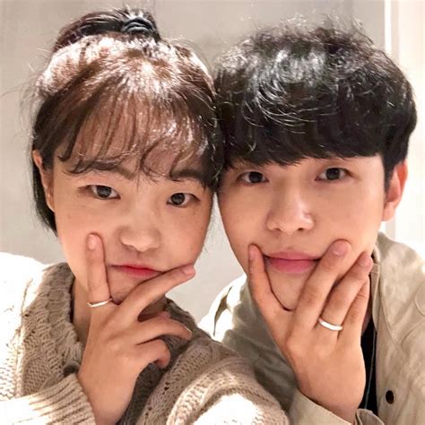 연애하고싶다 요즘 제일 핫한 이니셜반지 심플하고 깔끔한게 딱 취향저격💘 우리도 이걸로