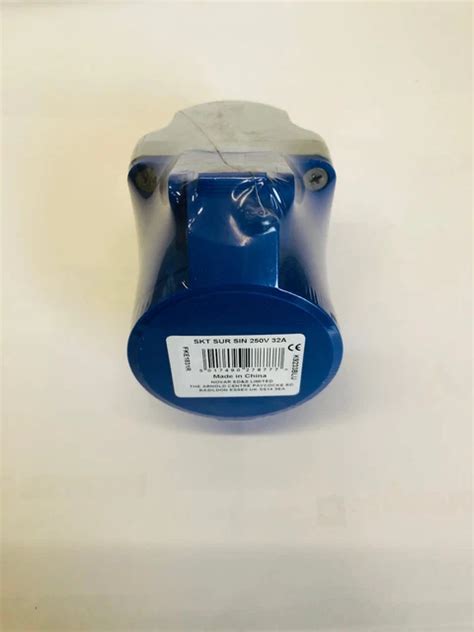 Mk Commando K9233blu Angled Socket Outlet 32 Amp 2p E 200 250 Volt Ip44 Blue £2 00 Picclick Uk