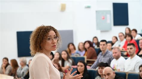 Министър Шалапатова „Социален работник“ е професия на бъдещето