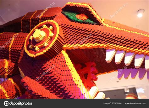 Model Chinese Dragon Spiralling Pillar Constructed 180 000 Lego Bricks