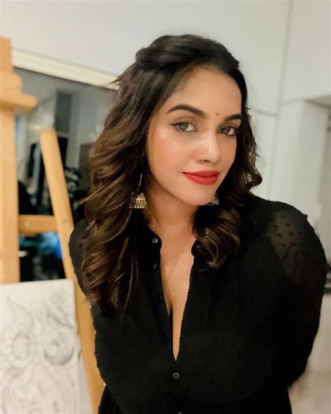 Saranya R Malluhorny