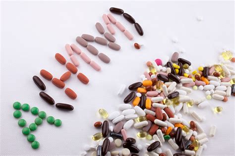 손 쓰기 텍스트 캡션 영감 의료 건강 개념 알 약 캡슐 단어 Ah1n1 복사 공간 흰색 절연 배경 작성 0명에 대한 스톡 사진 및 기타 이미지 Istock